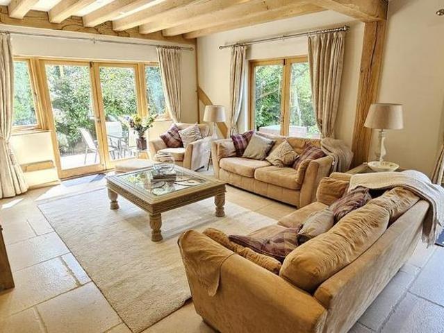 5 bedroom detached house to rent