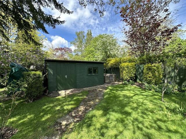 5 bedroom detached house to rent