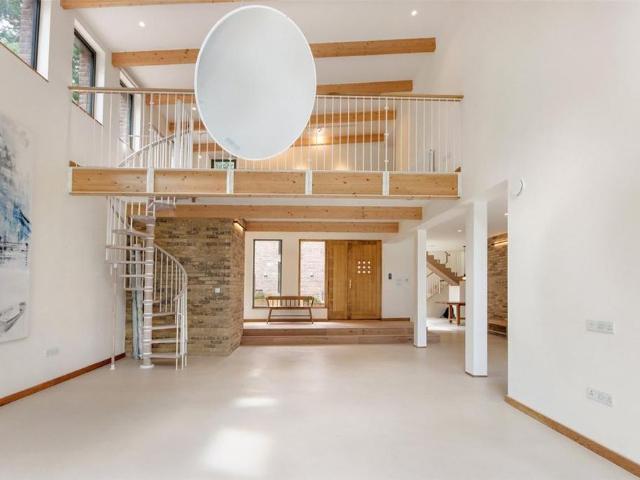 5 bedroom detached house to rent