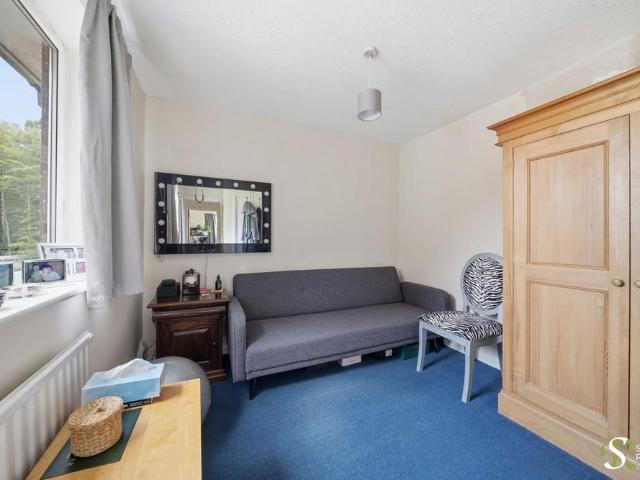 5 bedroom detached house to rent