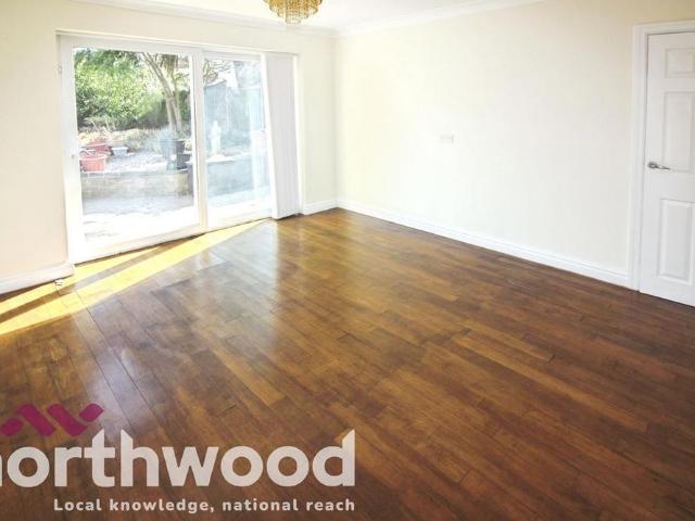 5 bedroom detached house to rent