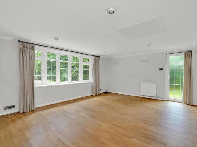 5 bedroom detached house to rent