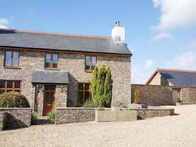 5 bedroom detached house to rent