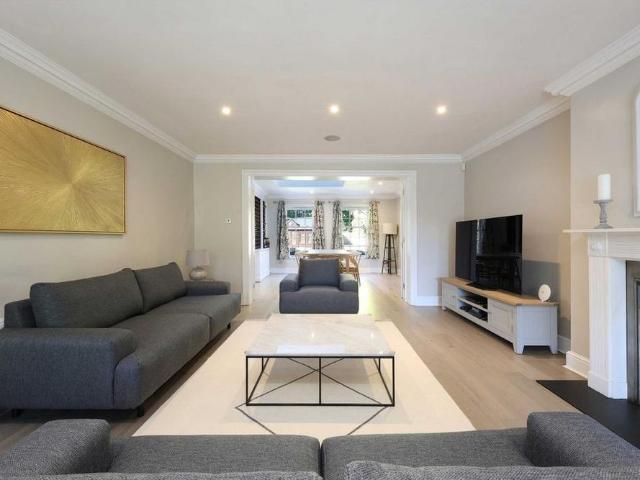 5 bedroom detached house to rent