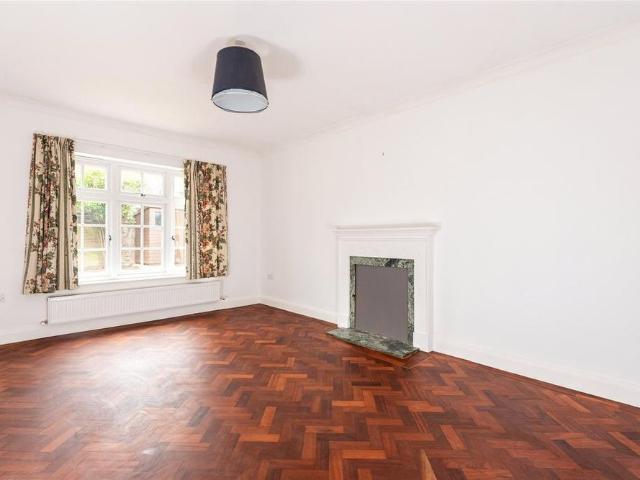 5 bedroom detached house to rent