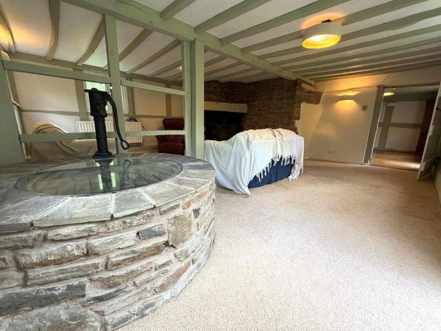 5 bedroom detached house to rent