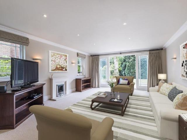 5 bedroom detached house to rent