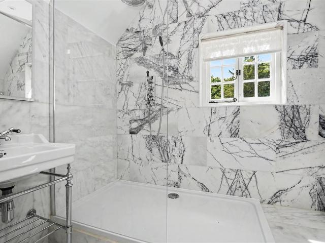 5 bedroom detached house to rent