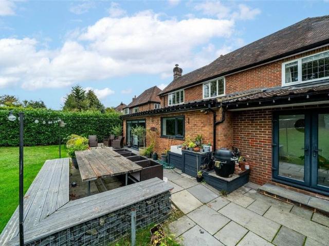 5 bedroom detached house to rent