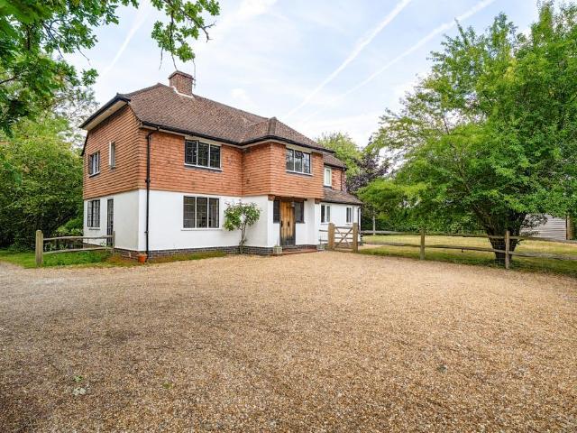 5 bedroom detached house to rent