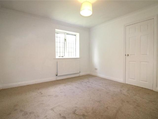 5 bedroom detached house to rent