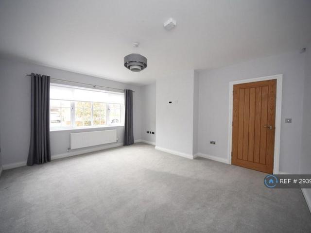 5 bedroom detached house to rent
