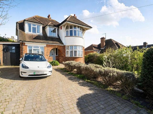 5 bedroom detached house to rent