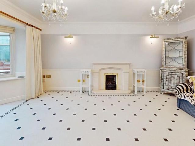 5 bedroom detached house to rent