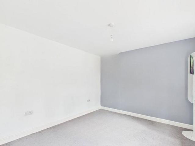 5 bedroom detached house to rent