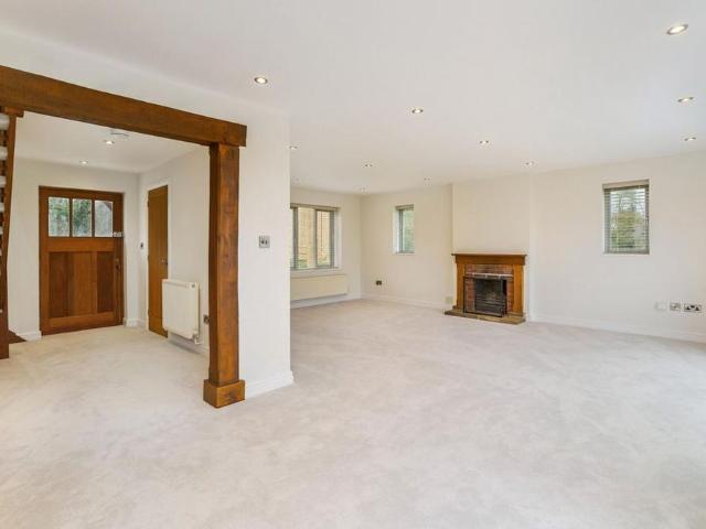 5 bedroom detached house to rent