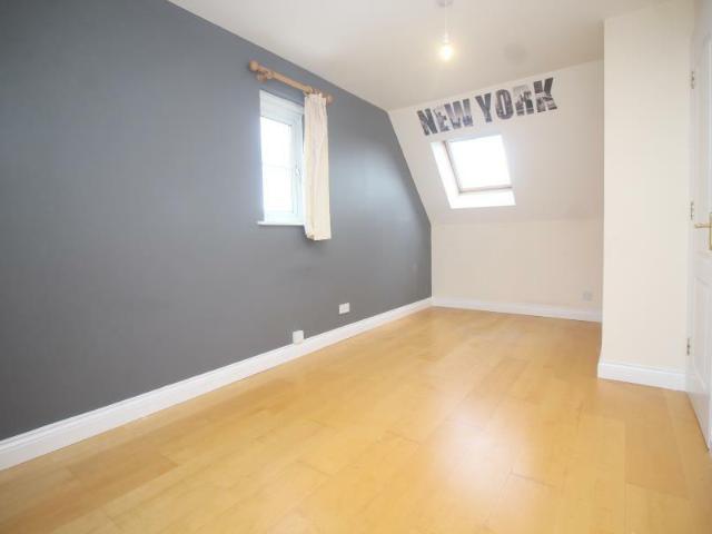 5 bedroom detached house to rent