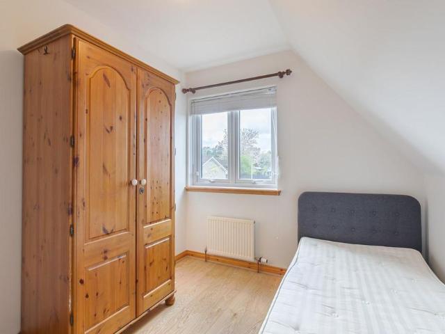 5 bedroom detached house to rent