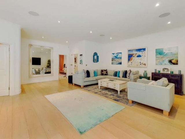 5 bedroom detached house to rent