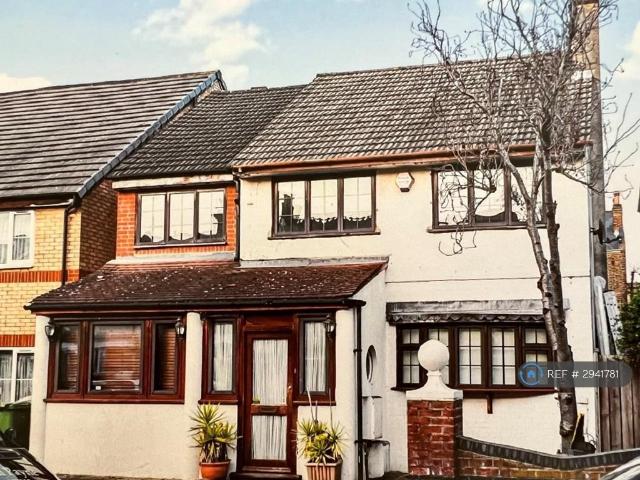 5 bedroom detached house to rent