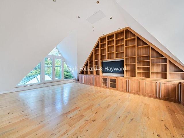 5 bedroom detached house to rent