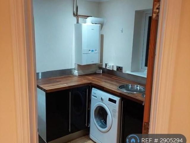 5 bedroom detached house to rent