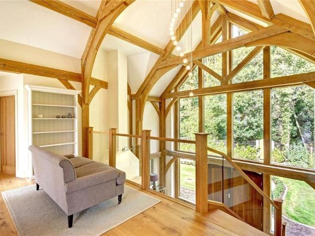 5 bedroom detached house to rent