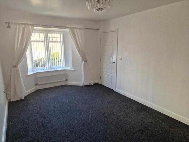 5 bedroom detached house to rent