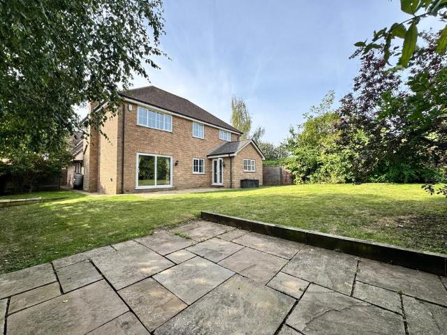 5 bedroom detached house to rent