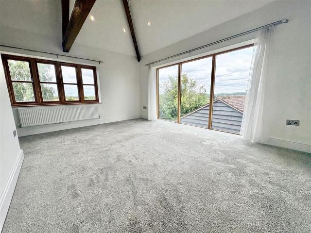 5 bedroom detached house to rent