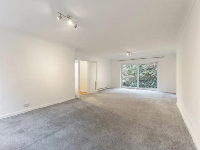 5 bedroom detached house to rent
