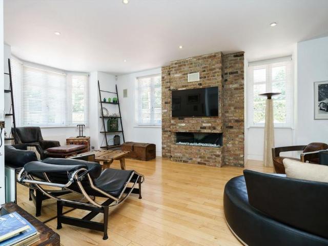 5 bedroom detached house to rent