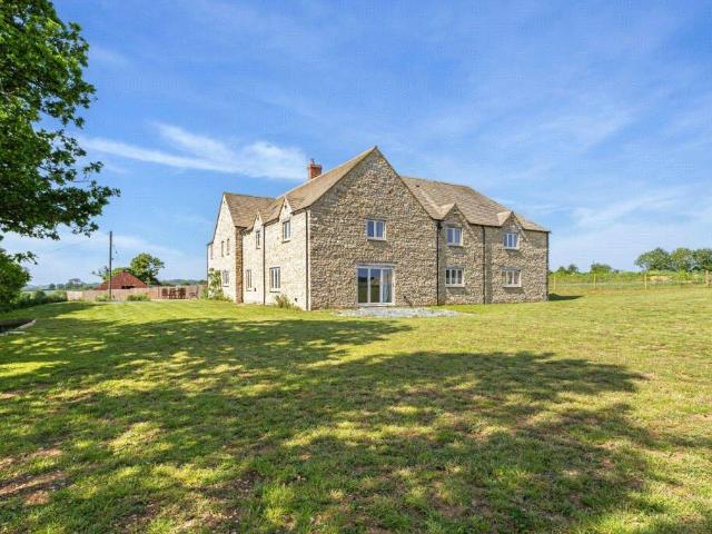 5 bedroom detached house to rent