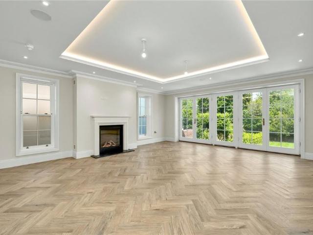 5 bedroom detached house to rent