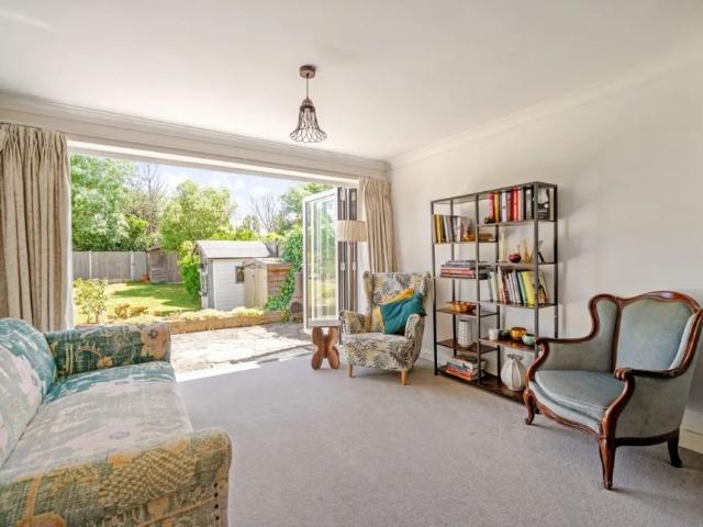 5 bedroom detached house to rent
