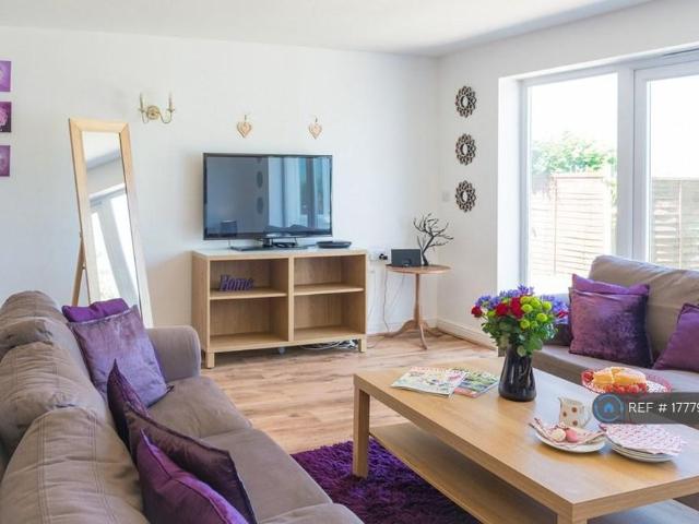 5 bedroom detached house to rent