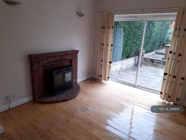 5 bedroom detached house to rent