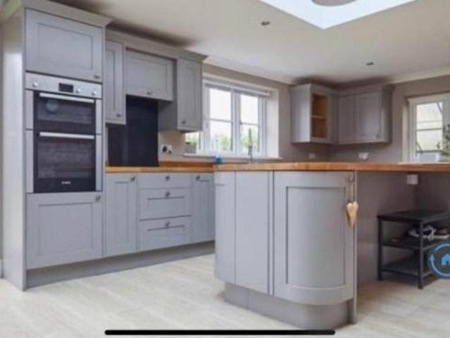 5 bedroom detached house to rent