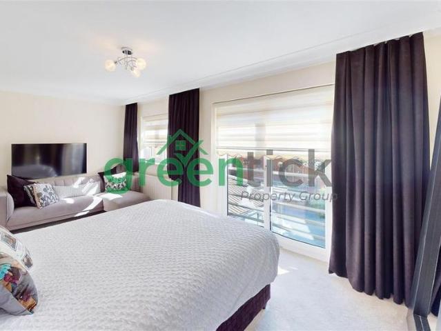 5 bedroom detached house to rent