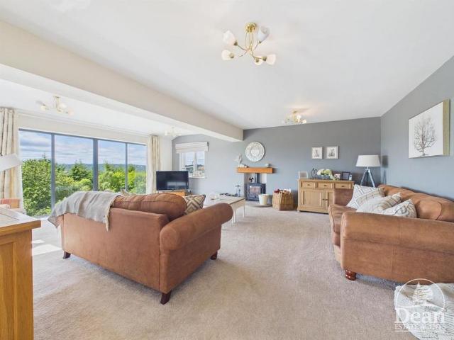 5 bedroom detached house to rent