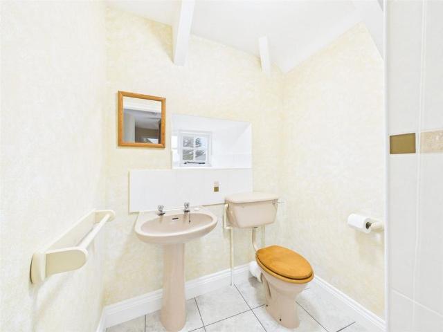 5 bedroom detached house to rent