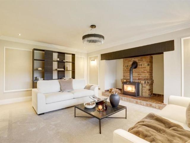 5 bedroom Detached house to rent