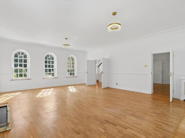 5 bedroom detached house to rent