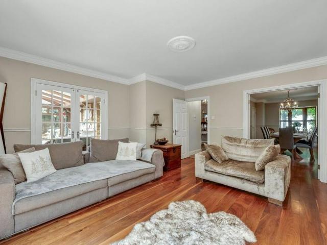 5 bedroom detached house to rent