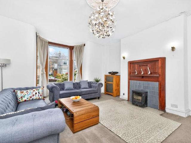 5 bedroom detached house to rent