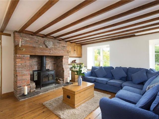 5 bedroom detached house to rent