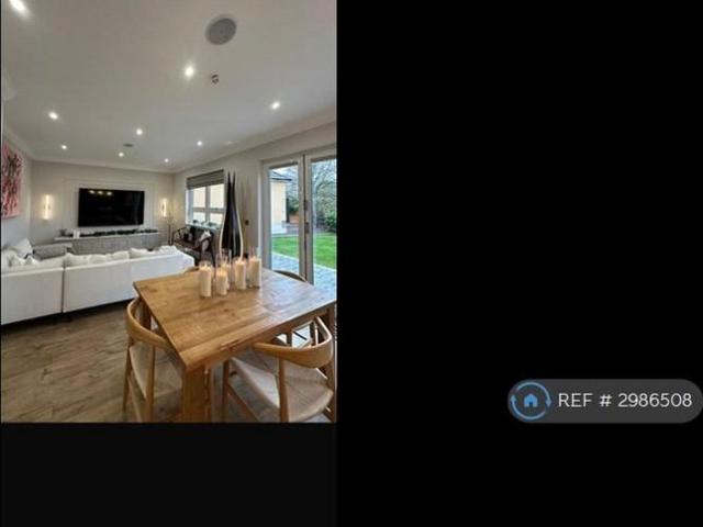 5 bedroom detached house to rent