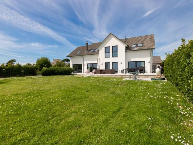 5 bedroom detached house to rent