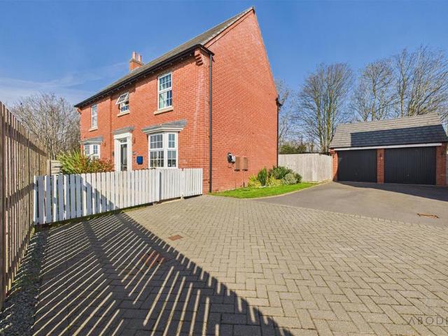 5 bedroom detached house to rent
