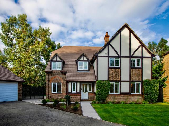 5 bedroom detached house to rent